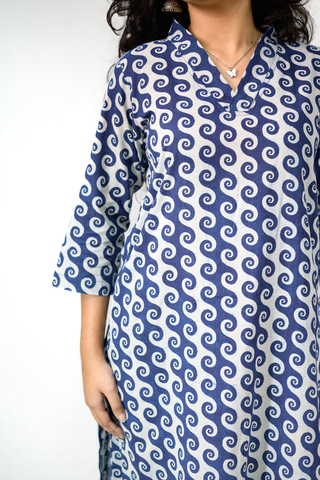 Set of 2- Hansini Indigo Dabu Cotton Kurta & Parallel Pants- Lobha Deepthis