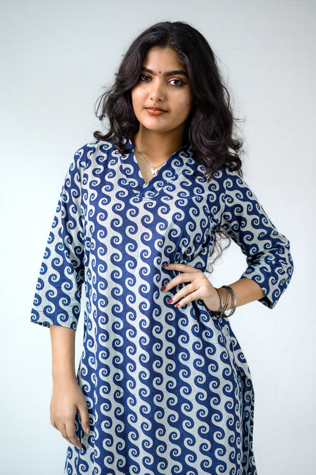 Set of 2- Hansini Indigo Dabu Cotton Kurta & Parallel Pants- Lobha Deepthis